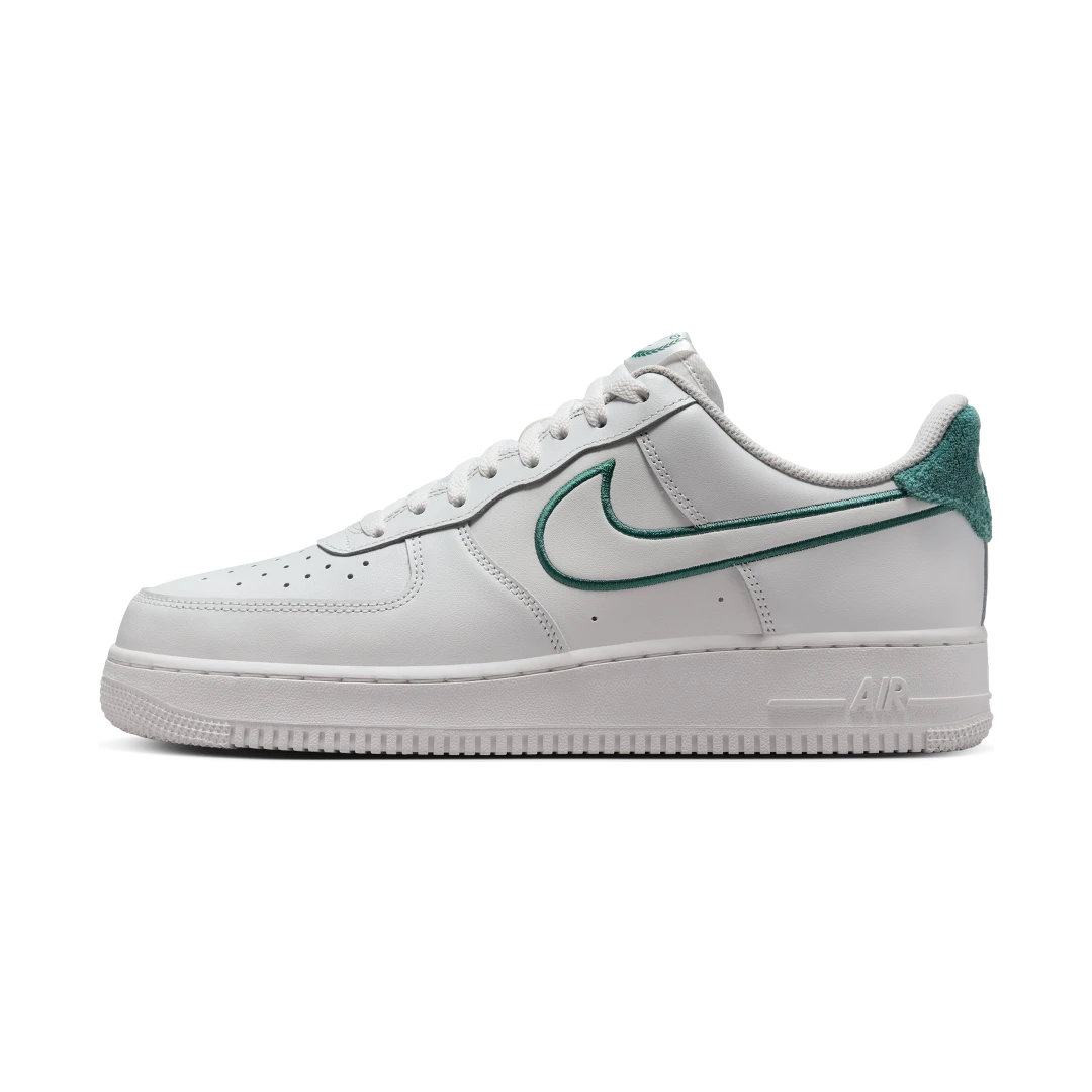 Nike Air Force 1 Low Resort & Sport (FN8349-100) - Sneak